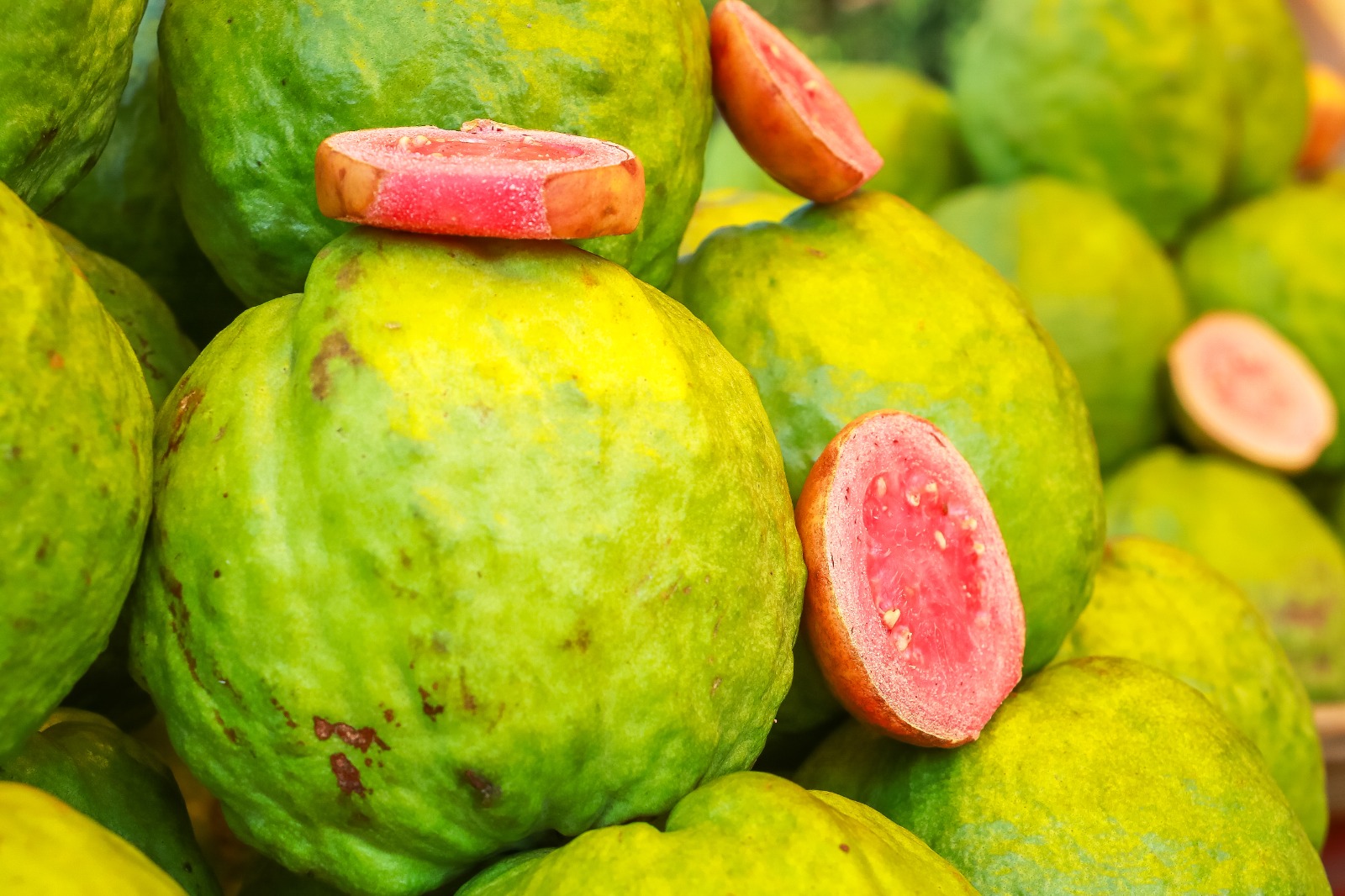 Fructul care te face imun la răceală. Costă 13 lei bucata!