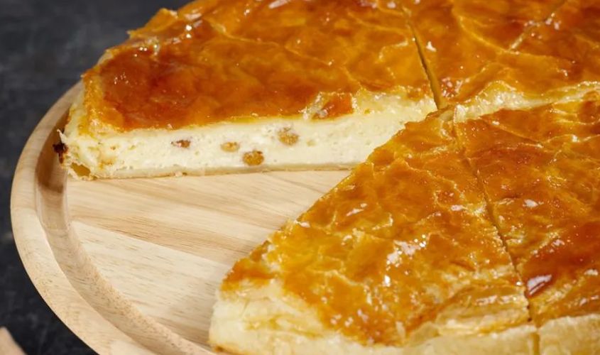 Rețeta ideală pentru Lăsata Secului. Plăcintă cu brânză dulce și ...
