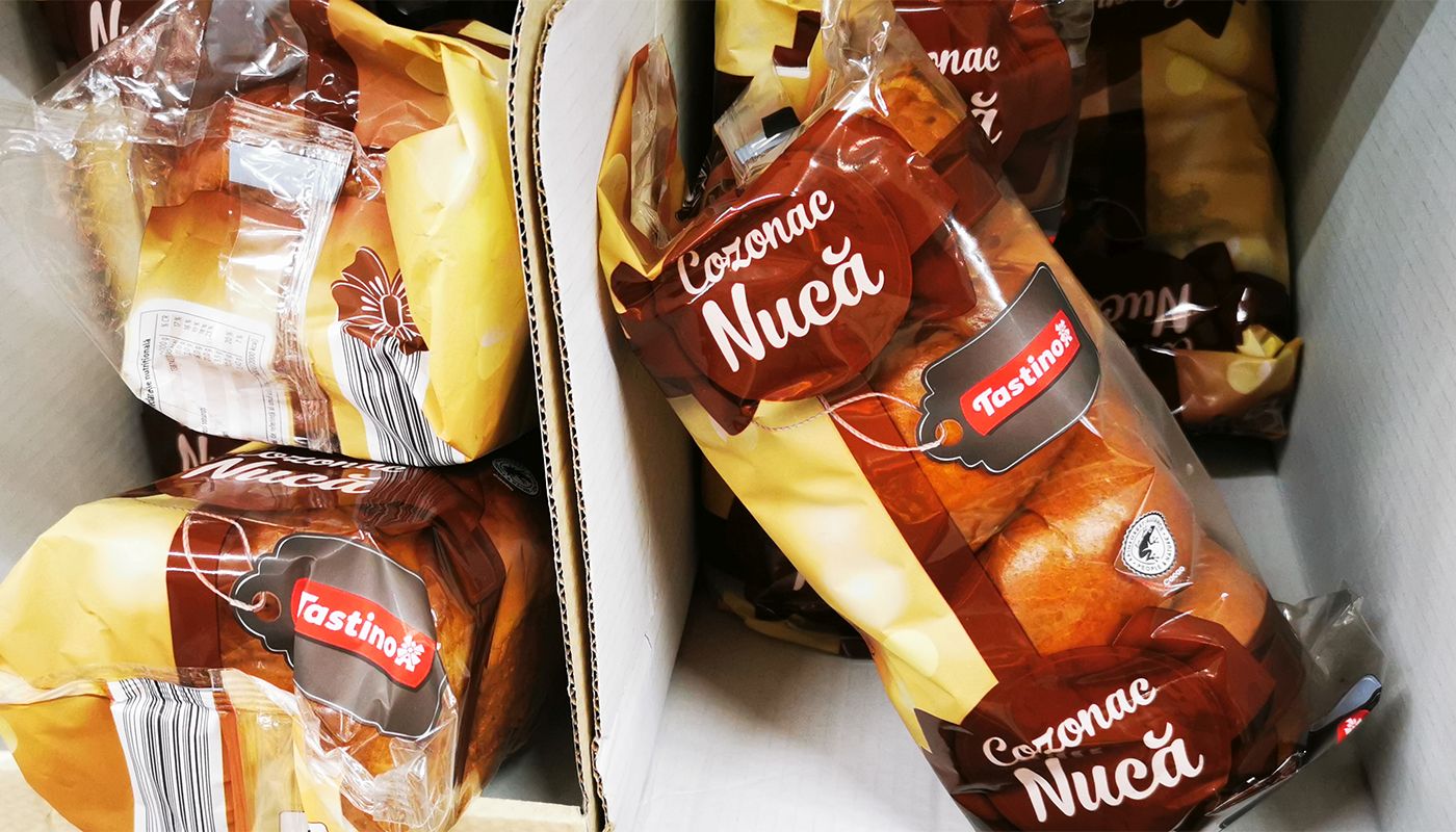 Din ce e făcut, de fapt, cozonacul cu nucă din Lidl România. Eticheta ...