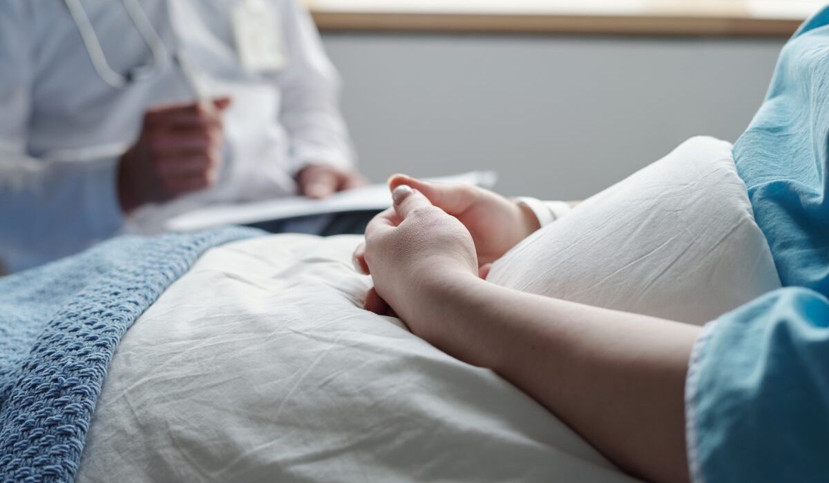 Ce au descoperit doctorii în corpul unei femei care acuza stări de ...