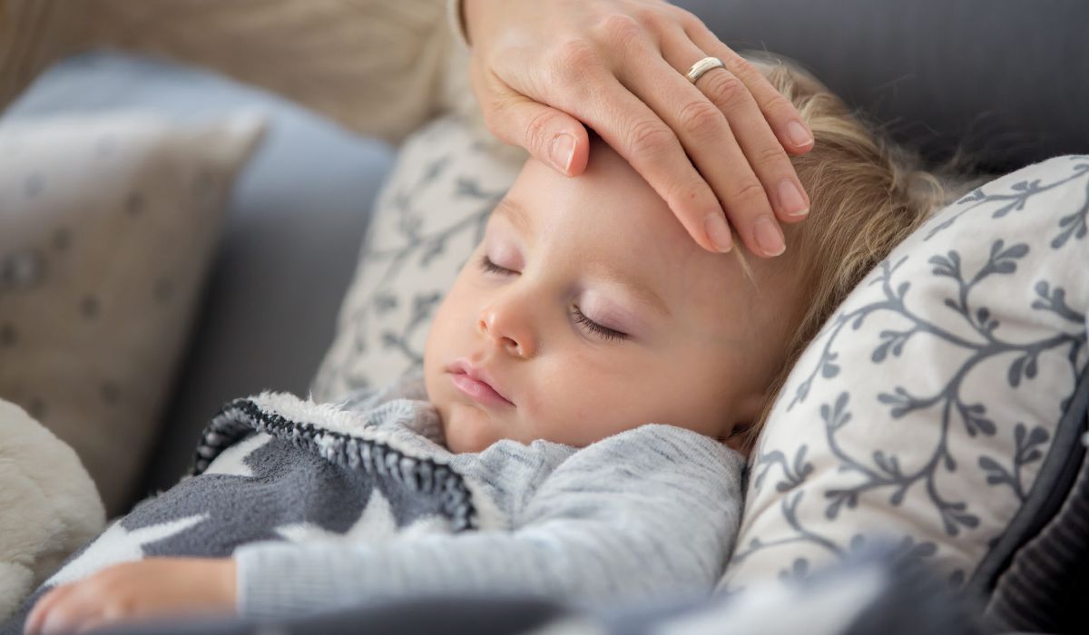 Metoda „șosetelor umede” care promite să ne scape de febră! Medicii ...