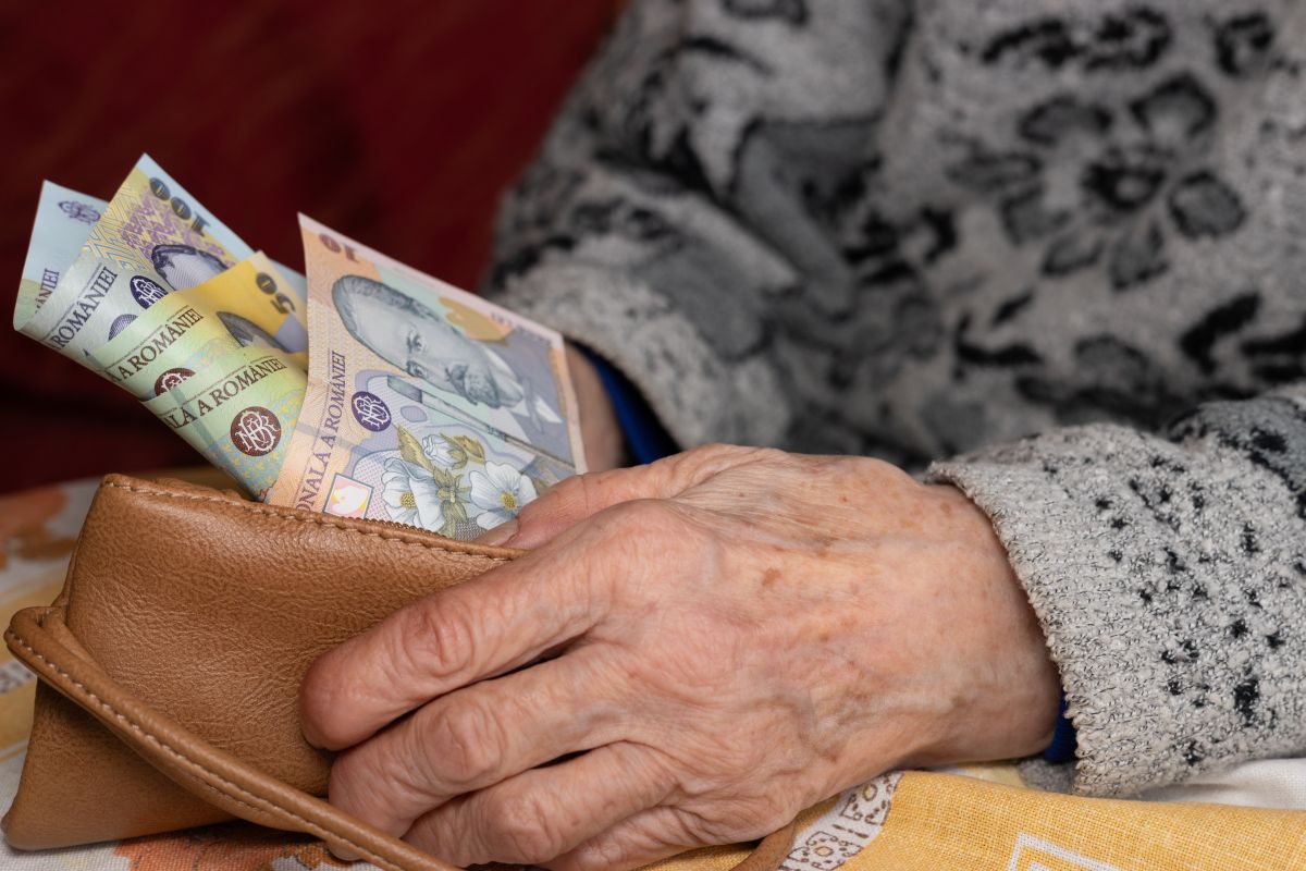 Pensionarii care vor primi noi cupoane de pensie și bani în plus, din aprilie 2025