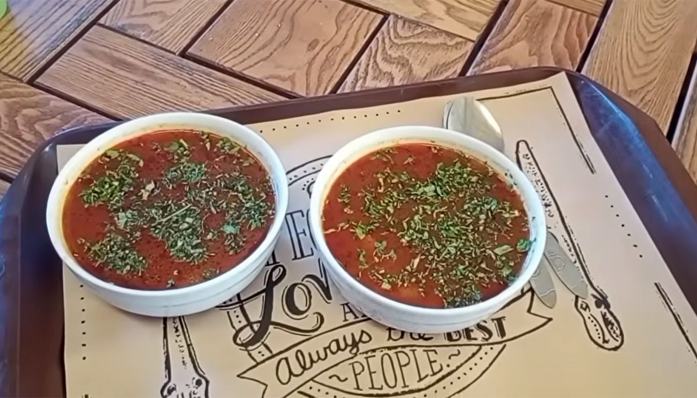 Cât a plătit un turist pentru 2 ciorbe de văcuță, la "împinge tava" în ...