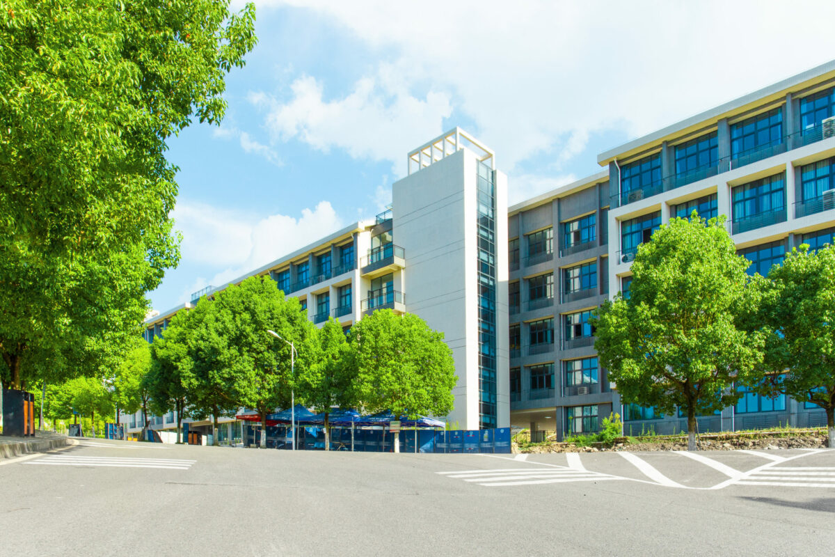 Cum arată cel mai modern cămin studențesc din România. Câte locuri ...
