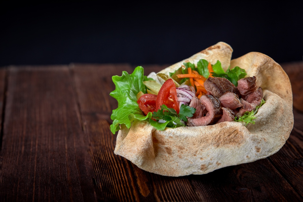 Kebab la tavă în doar 30 de minute. Rețeta virală care face furori pe ...