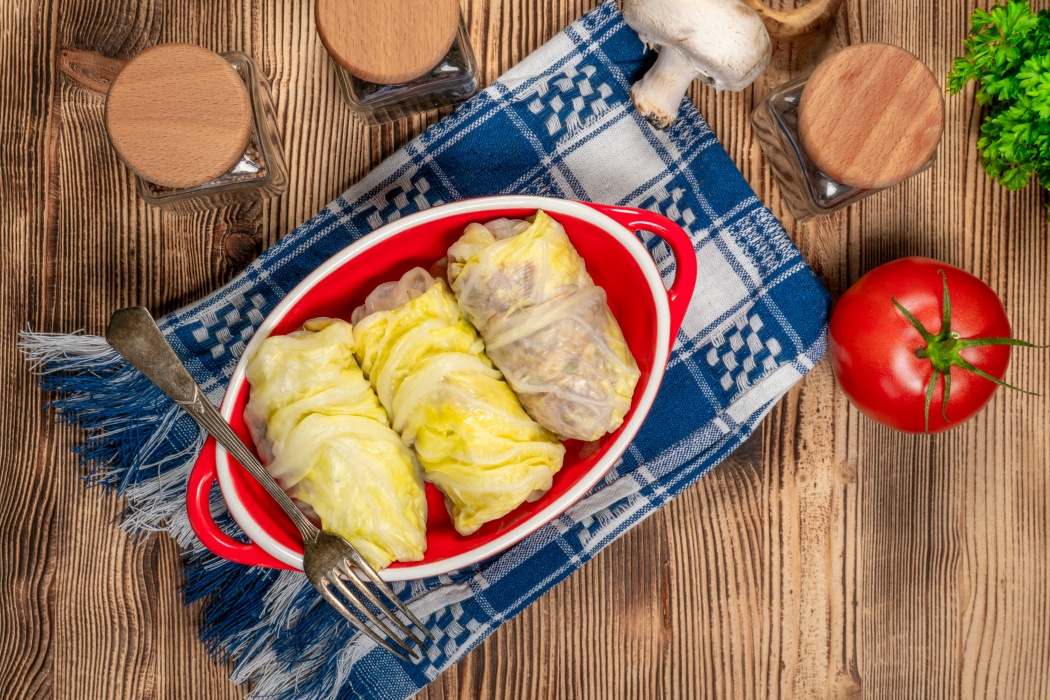 Cea mai veche rețetă de sarmale. Ingredientele simple care îi dau o ...