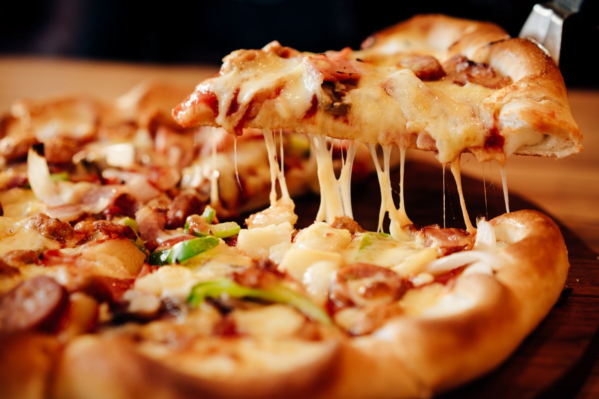 Aluat fraged de pizza cu doar trei ingrediente. E gata în 5 minute și ...