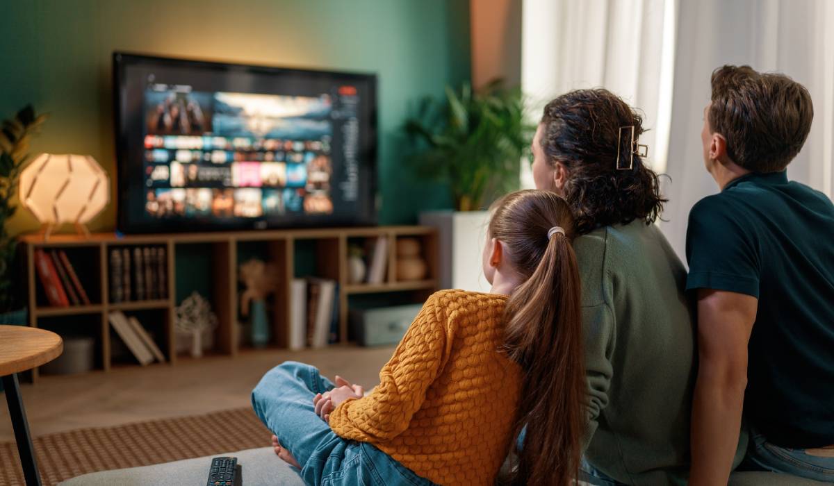 La ce distanță trebuie să stai de televizor să nu-ți strici vederea